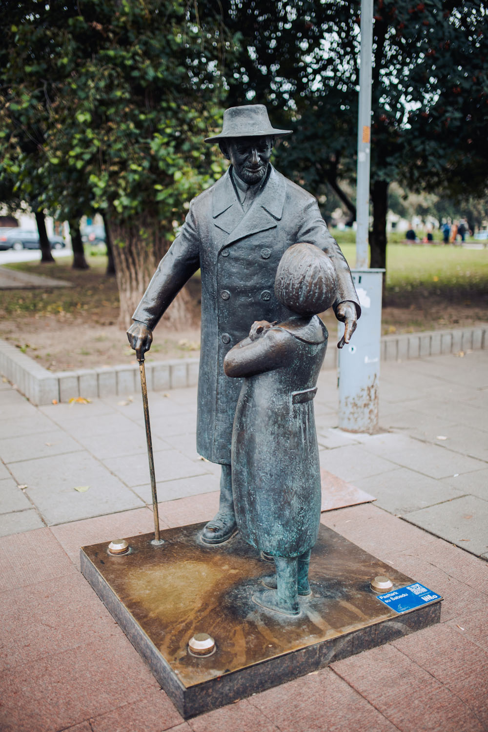 Zemach Shabad Sculpture – Walkable Vilnius